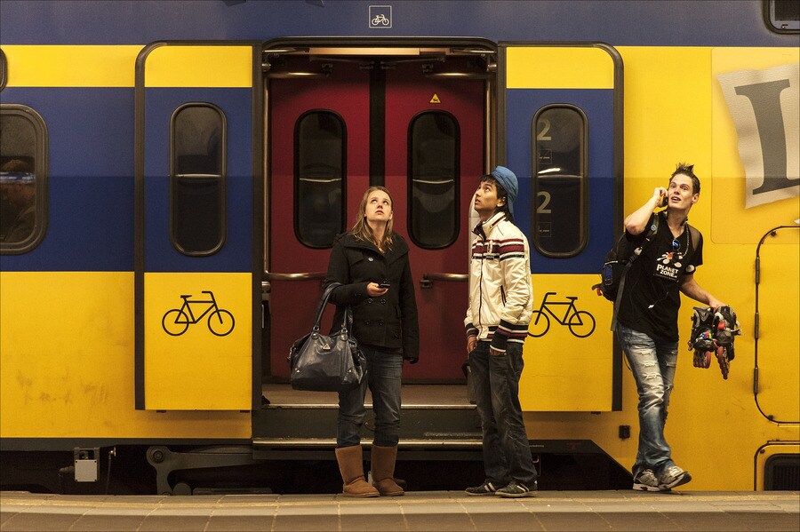 NS spoort meer dan 33.000 verloren voorwerpen op | Trouw