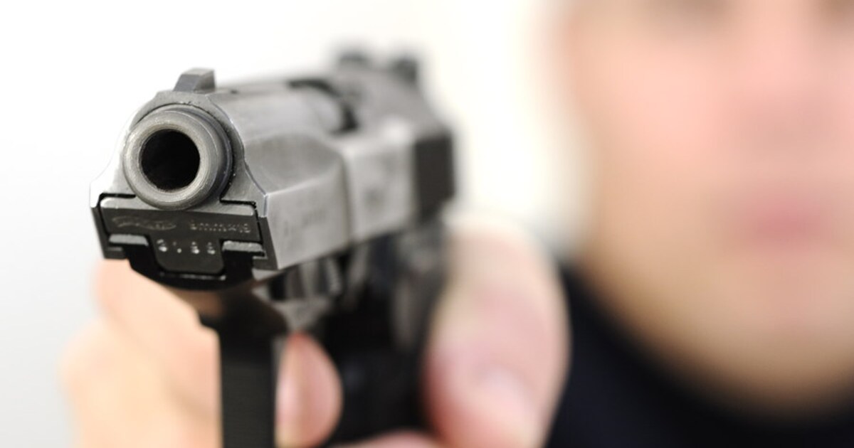 Agent bedreigde zwerver met dienstwapen | Trouw