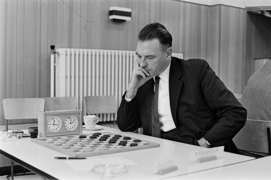 Oud-damkampioen Van Dijk overleden | Trouw