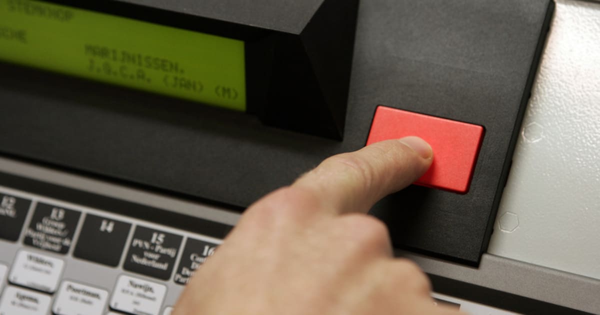 Nieuw onderzoek naar elektronisch stemmen | Trouw