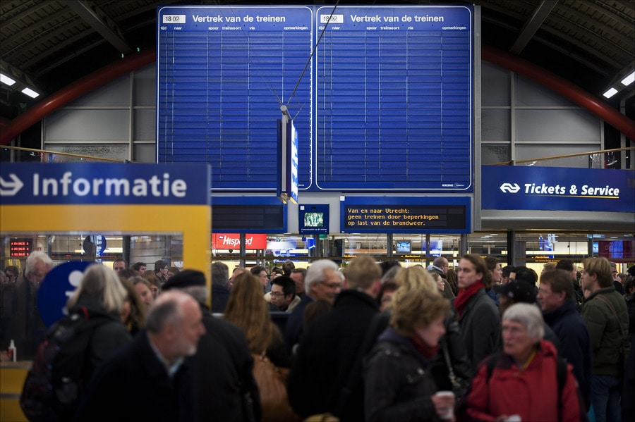 'Treindienstleiders negeren gespreksregels' | Trouw