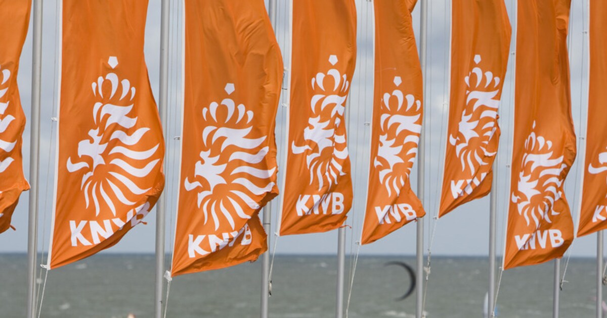Noodlijn KNVB 66 maal gebeld | Trouw