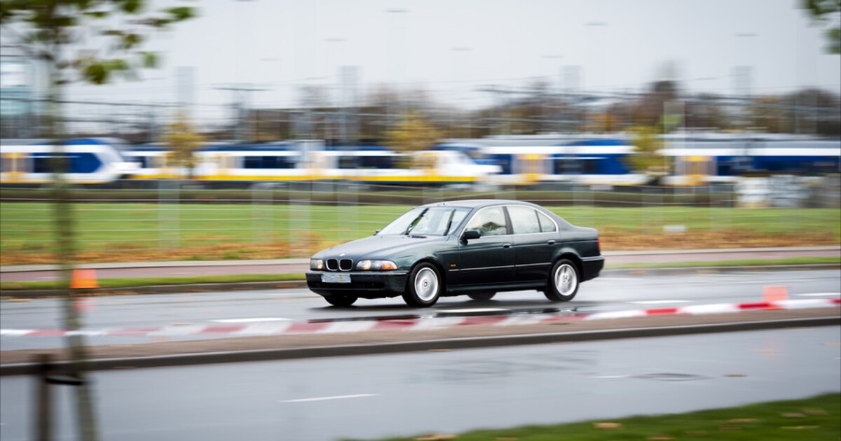 Politie zet gevaarlijk rijgedrag op Youtube | Trouw
