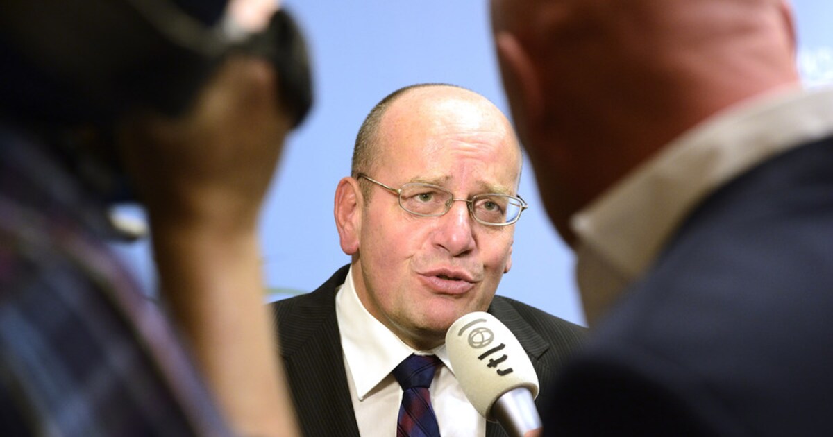 'Teeven moet luisteren naar Kinderombudsman' | Trouw
