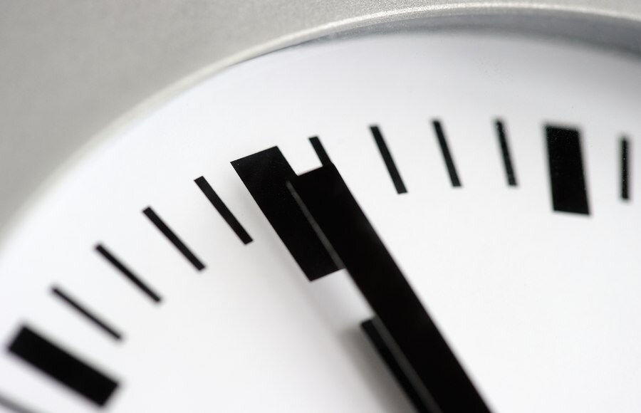 Zomertijd is voorbij: klok een uur terug | Trouw