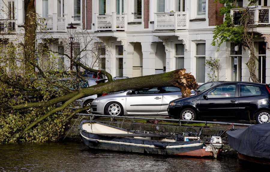 Weerplaza: 'Zwaarste storm sinds 37 jaar' | Trouw