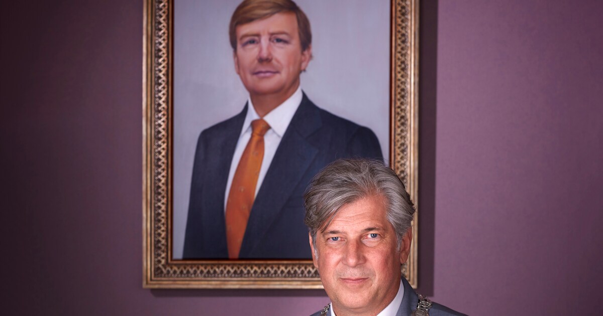 Capelle aan den IJssel is elders wonende burgemeesters beu | Trouw