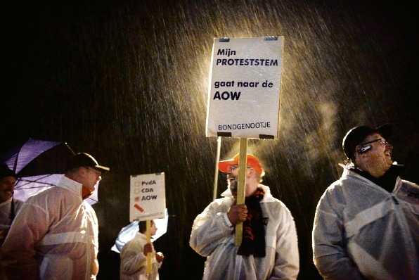 JSF en AOW gaan in de wacht | Trouw