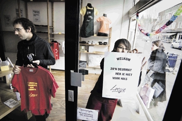 Loesje blijft idealistisch, ook mét winkel | Trouw