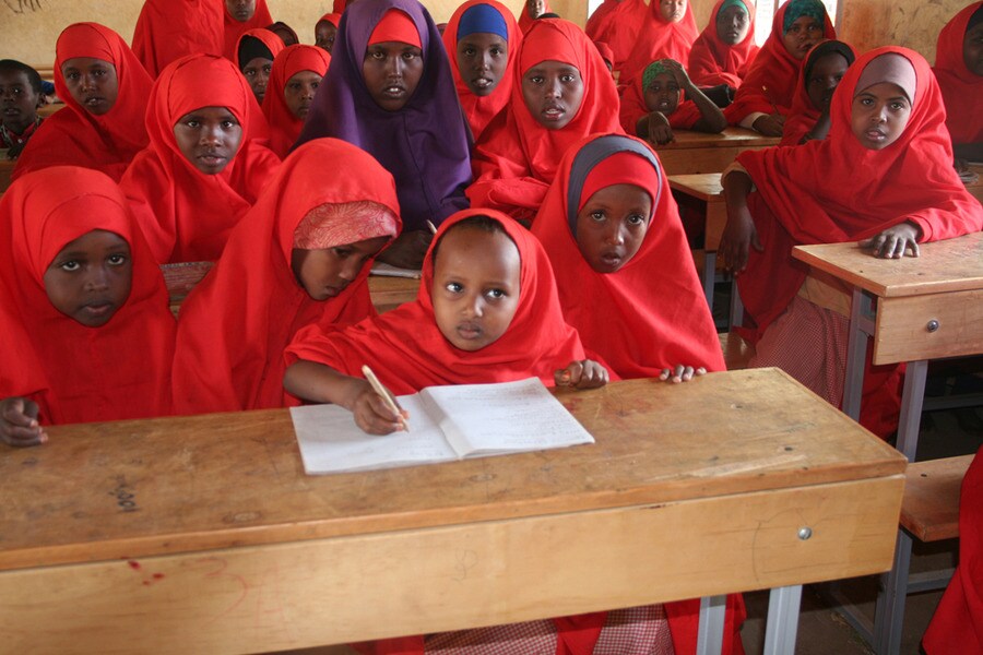Waar zijn de meisjes in de schoolklassen van vluchtelingenkamp Dabaab ...