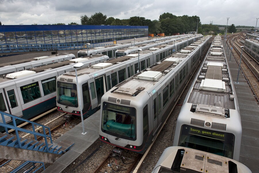 Metrolijn Rotterdam plat door gevallen beton | Trouw