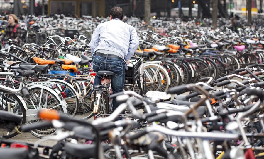 Grote steden verzuipen in de fietsen | Trouw