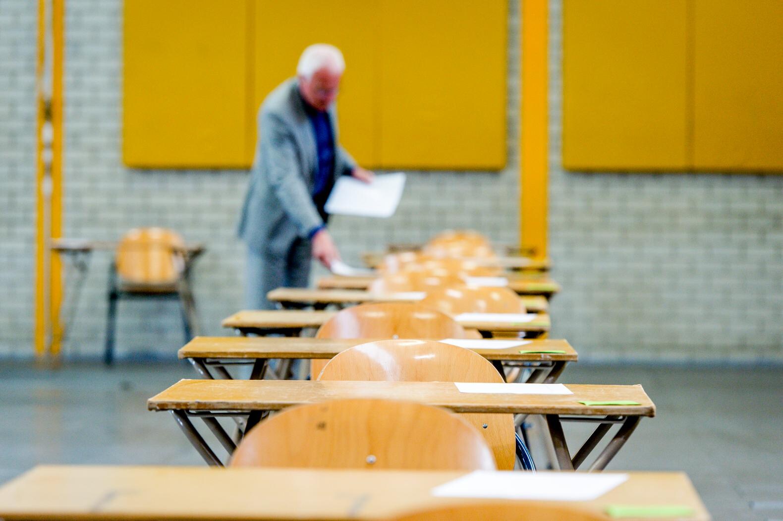 Hoe kan de leraar in deze tijd overleven? Een plan in vijf punten | Trouw