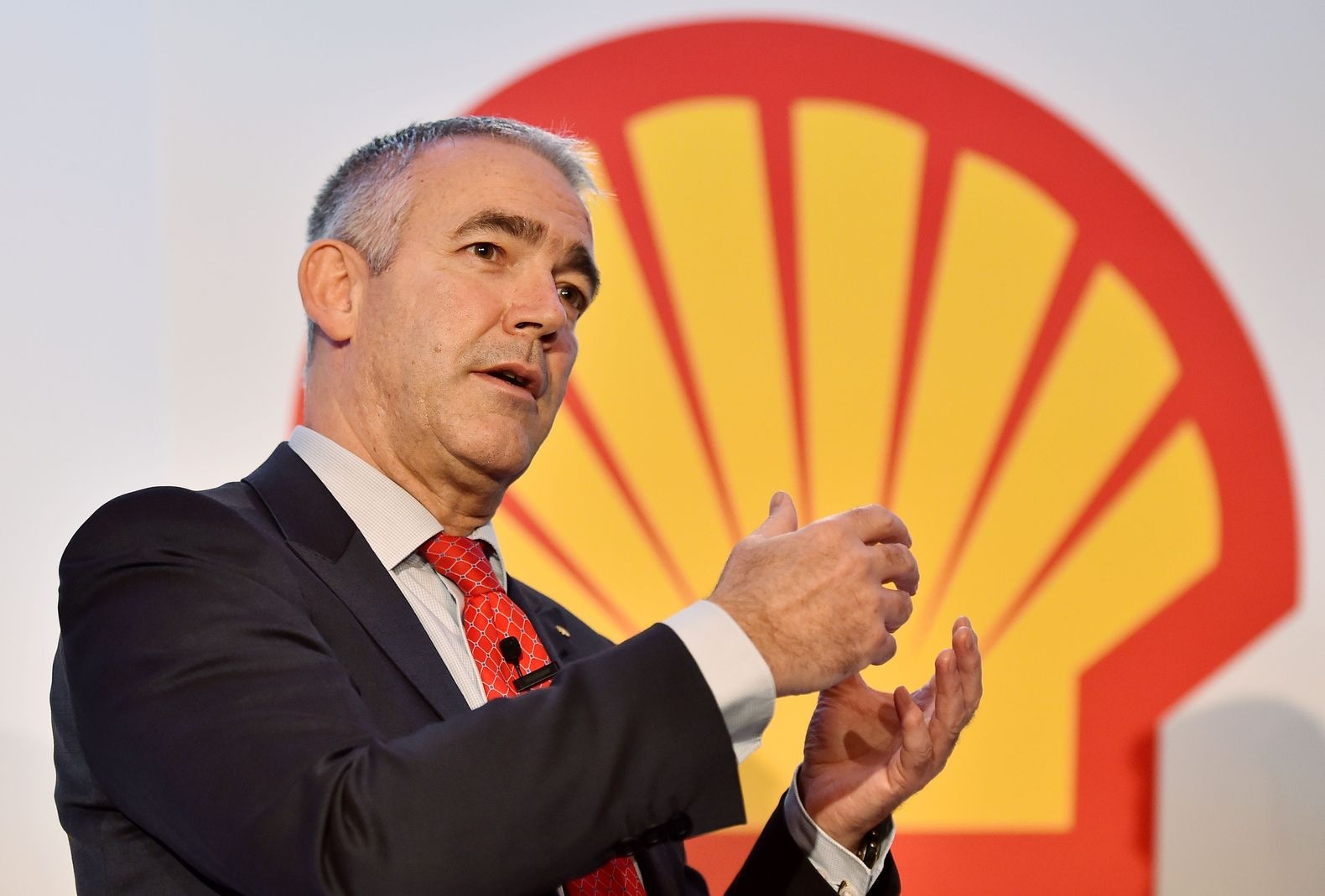 Shell maakt rekenfout: 200 miljoen minder winst | Trouw