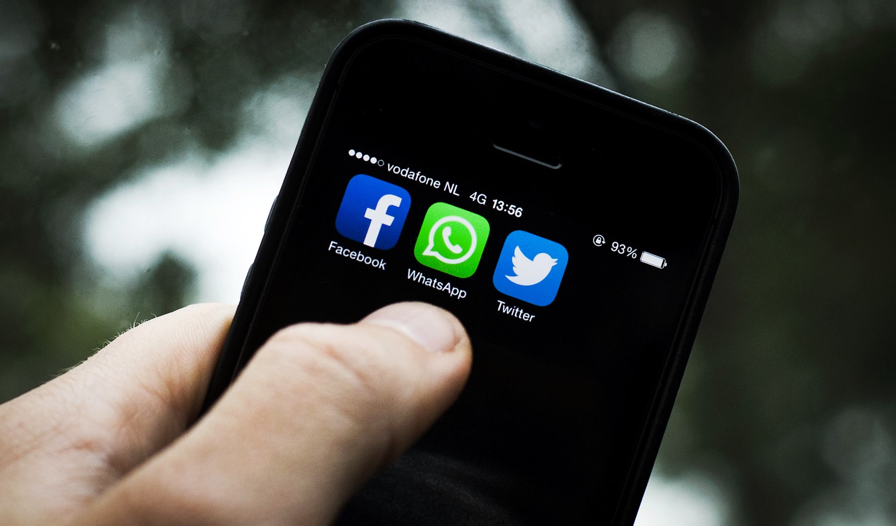 Twitter en Facebook buigen voor Turkse druk | Trouw