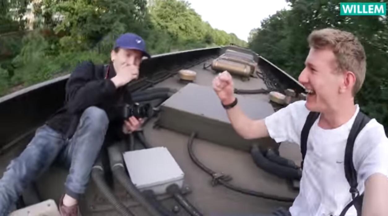 Vloggende treinsurfers niet de cel in, wel in gesprek met machinisten ...