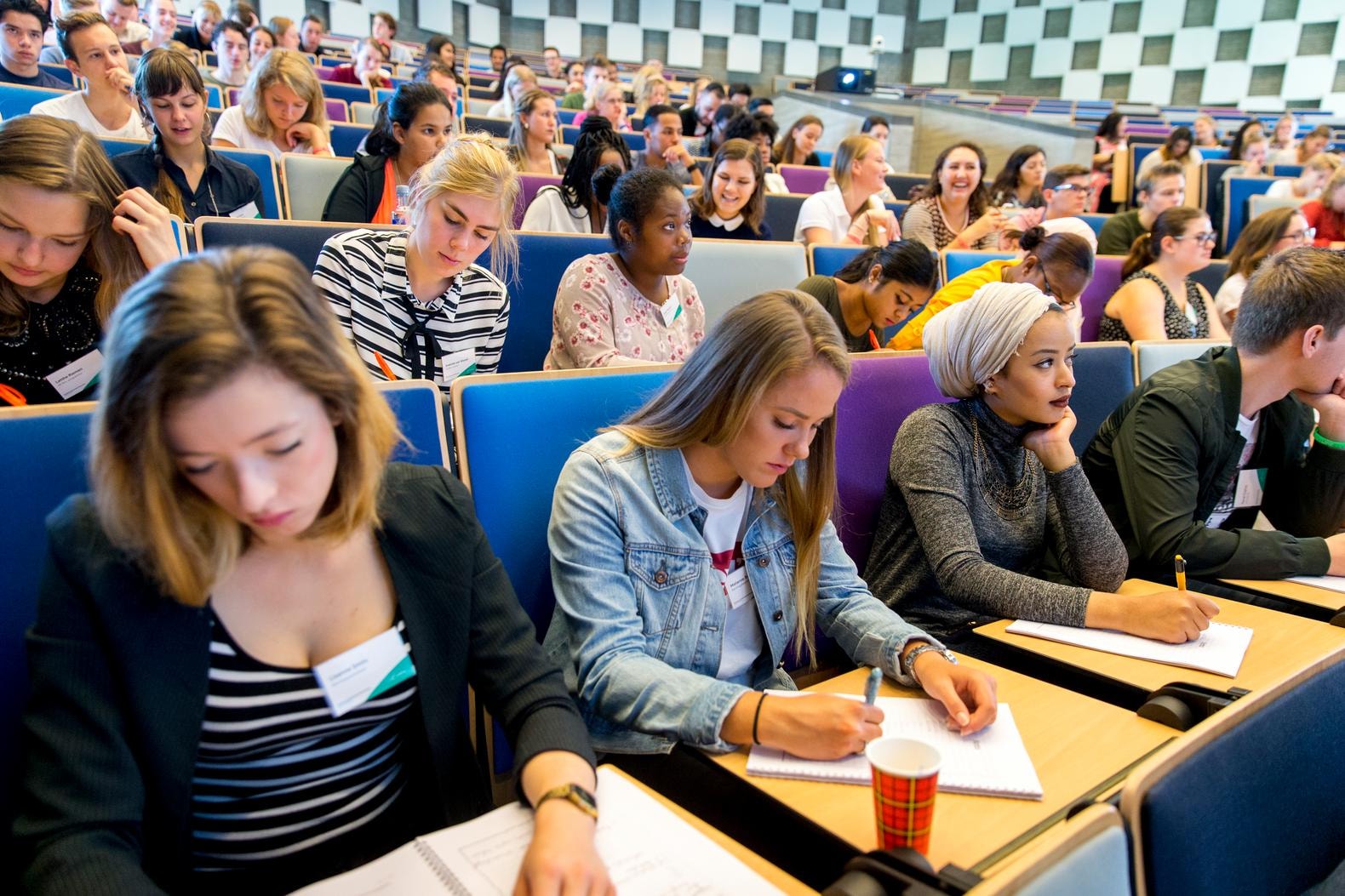 Nederlandse universiteit populairder bij buitenlandse student | Trouw