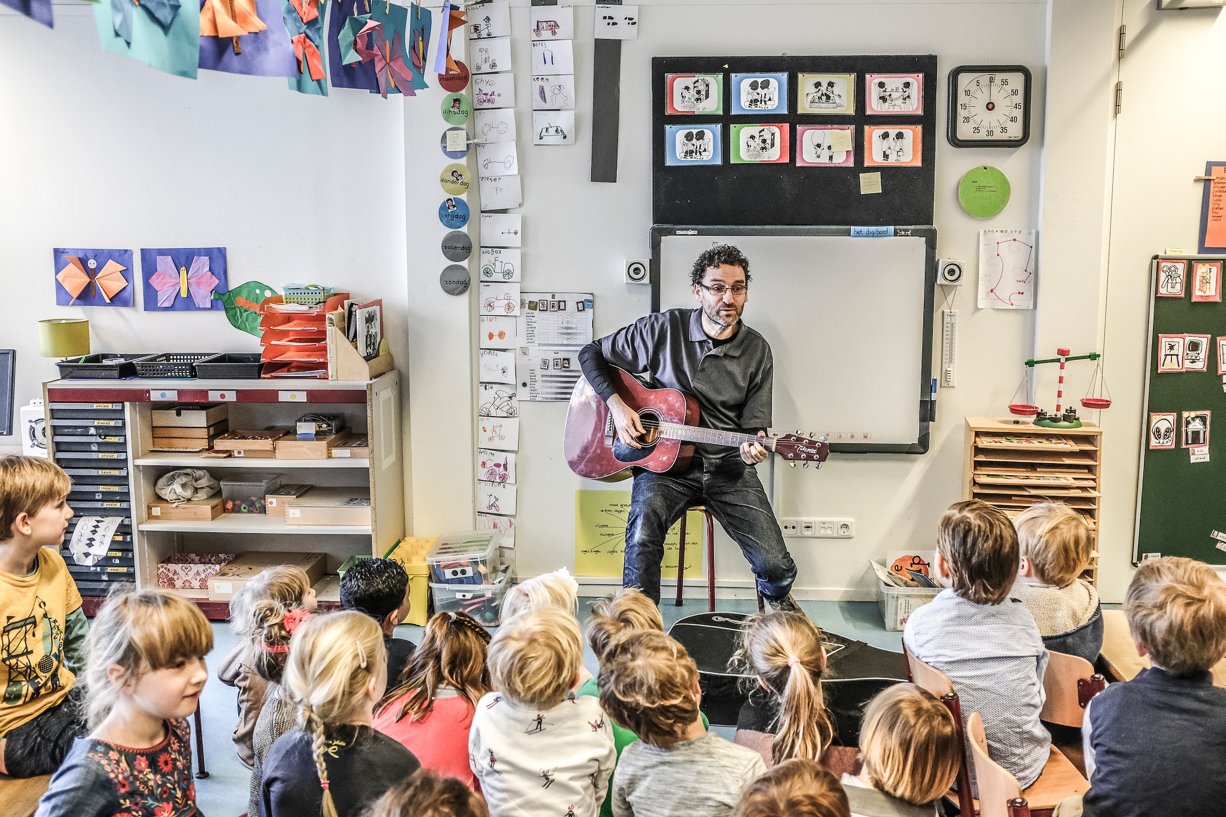 Mannelijke leerkrachten 'overmeesteren' Amsterdamse basisschool | Trouw