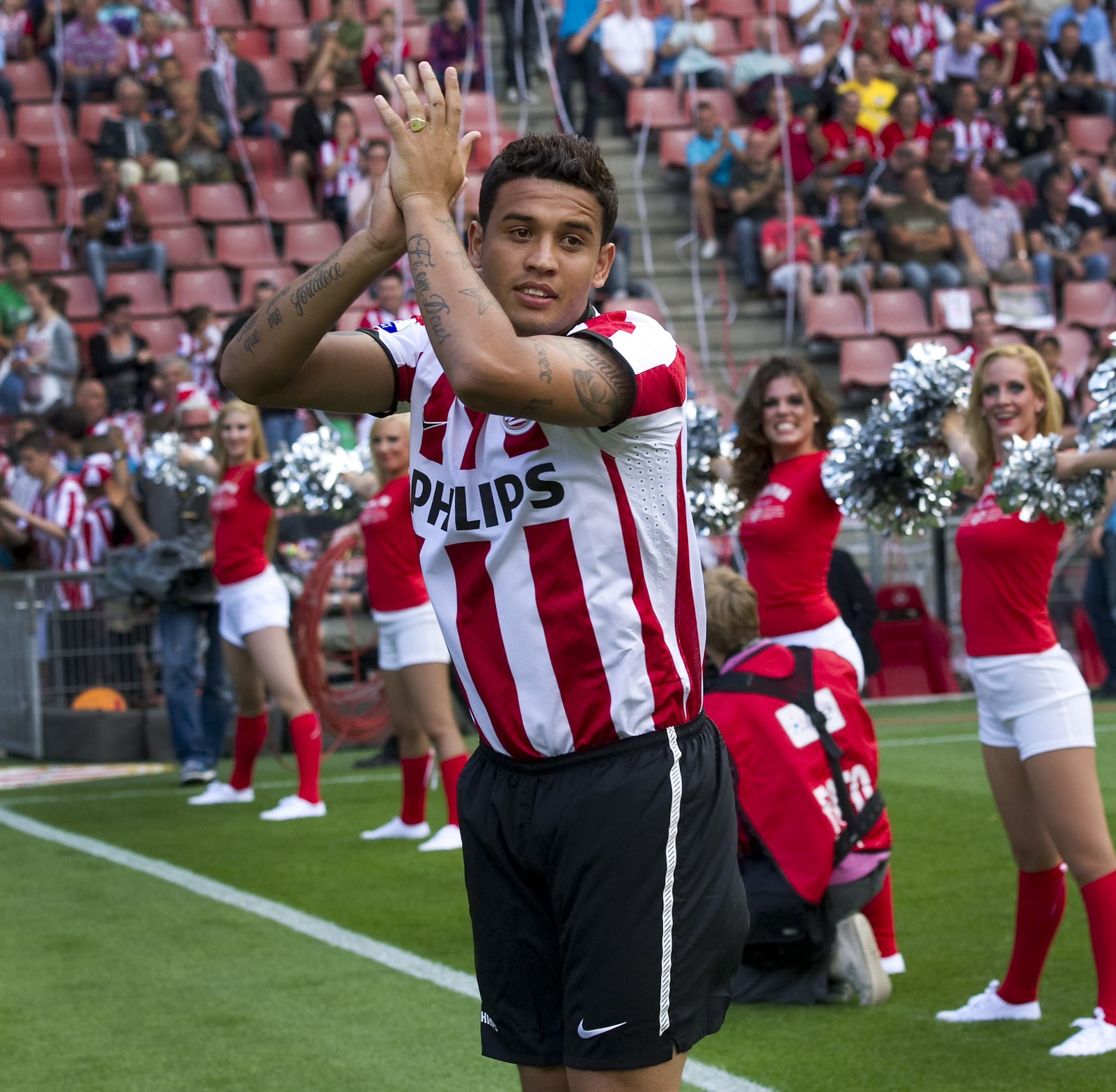 PSV weer in contact met Reis | Trouw